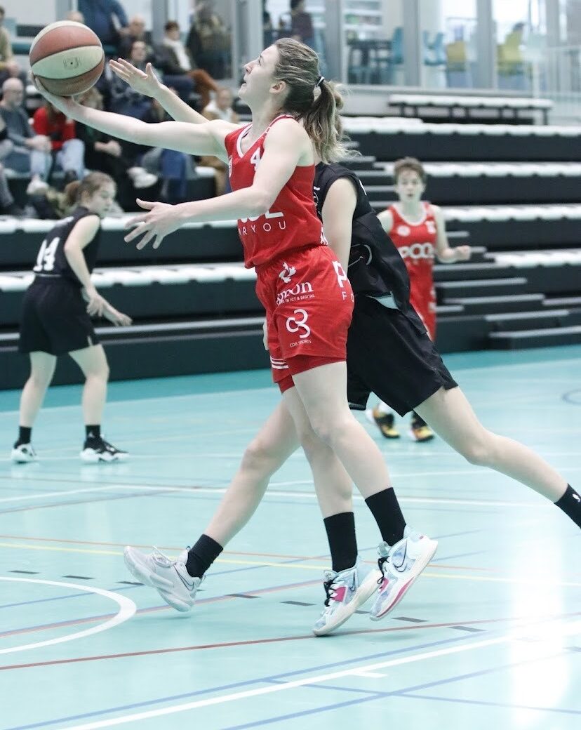 Basketball - Lisa Le Roy - OverBoarder - Sports and Studies and ...