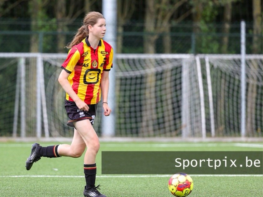 Soccer - Maud Ceulemans - OverBoarder - Sports and Studies and ...