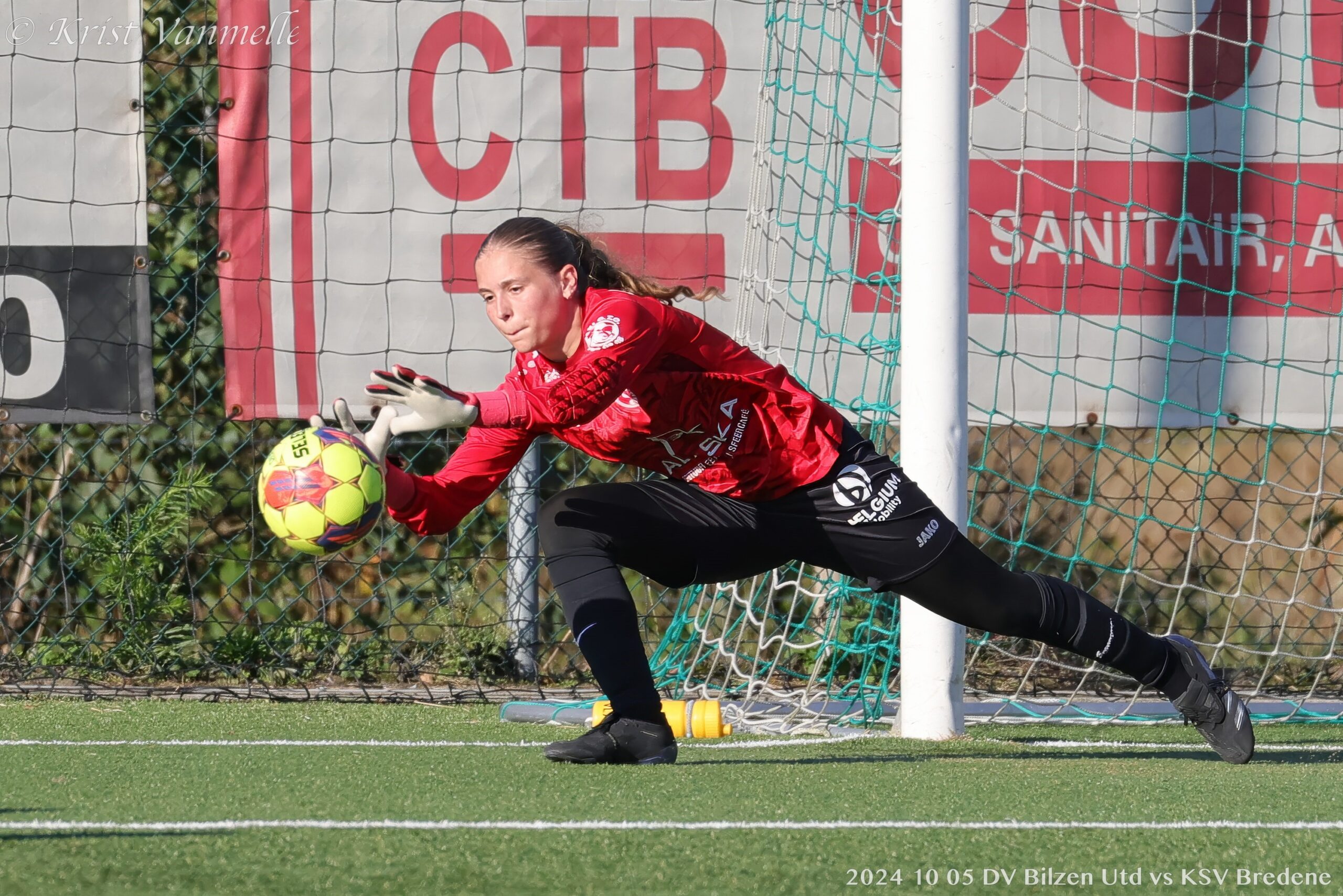 Soccer - Febe Dombrecht - OverBoarder - Sports and Studies and ...